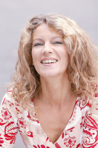 Anuk Ens - Schauspielerin